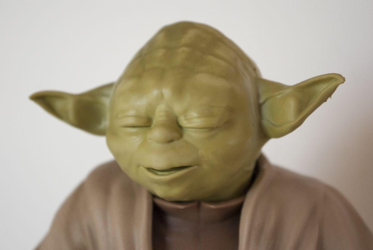 Review de la figurine Yoda interactive • Actualités Collection • Star ...